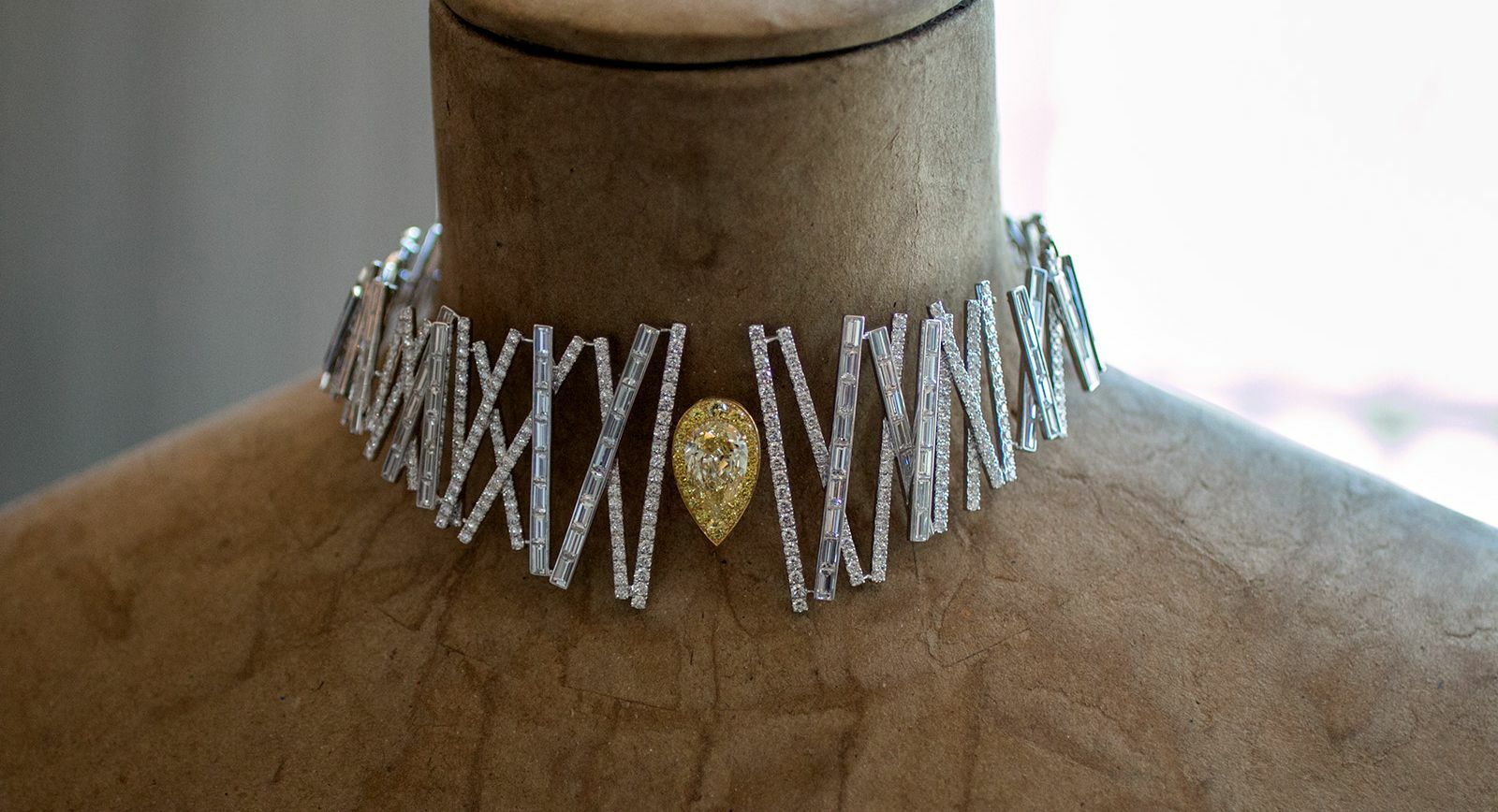 Diamond Necklace Selection According to Neck Shape